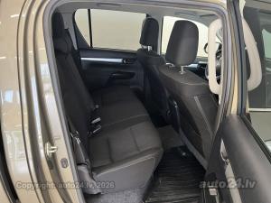 Brown Toyota Hilux 2021 in Rakvere, with an engine capacity of 2.80 L and mileage of 142 thousand km for 40490 €, photo 7 on AUTOMOTO.COM.LV