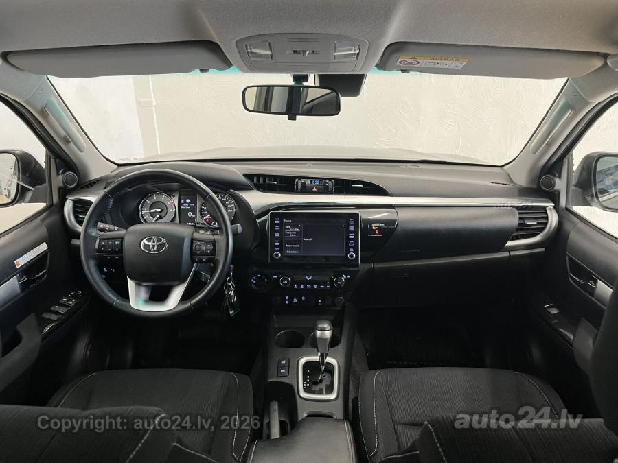 Brown Toyota Hilux 2021 in Rakvere, with an engine capacity of 2.80 L and mileage of 142 thousand km for 40490 €, photo 8 on AUTOMOTO.COM.LV