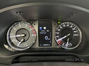 Brown Toyota Hilux 2021 in Rakvere, with an engine capacity of 2.80 L and mileage of 142 thousand km for 40490 €, photo 11 on AUTOMOTO.COM.LV
