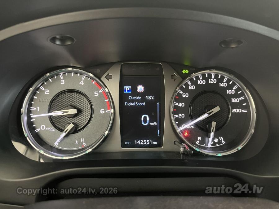 Brown Toyota Hilux 2021 in Rakvere, with an engine capacity of 2.80 L and mileage of 142 thousand km for 40490 €, photo 11 on AUTOMOTO.COM.LV