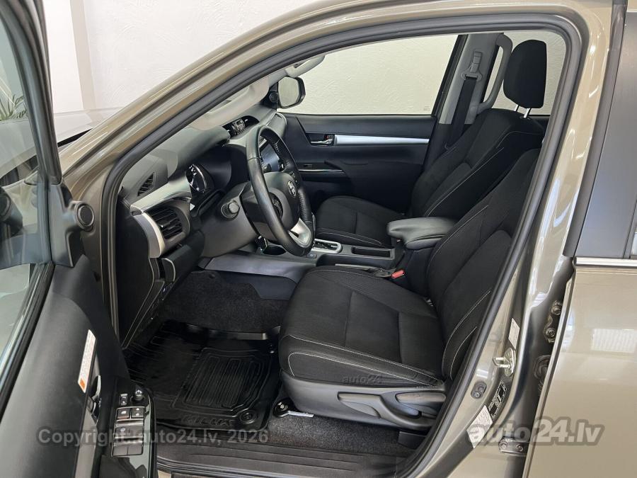 Brown Toyota Hilux 2021 in Rakvere, with an engine capacity of 2.80 L and mileage of 142 thousand km for 40490 €, photo 12 on AUTOMOTO.COM.LV