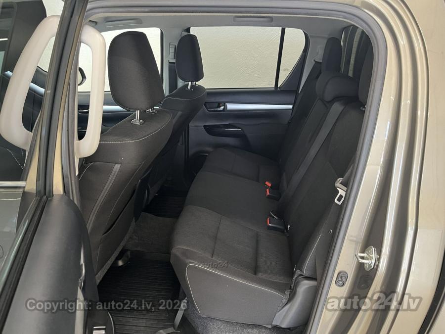 Brown Toyota Hilux 2021 in Rakvere, with an engine capacity of 2.80 L and mileage of 142 thousand km for 40490 €, photo 13 on AUTOMOTO.COM.LV