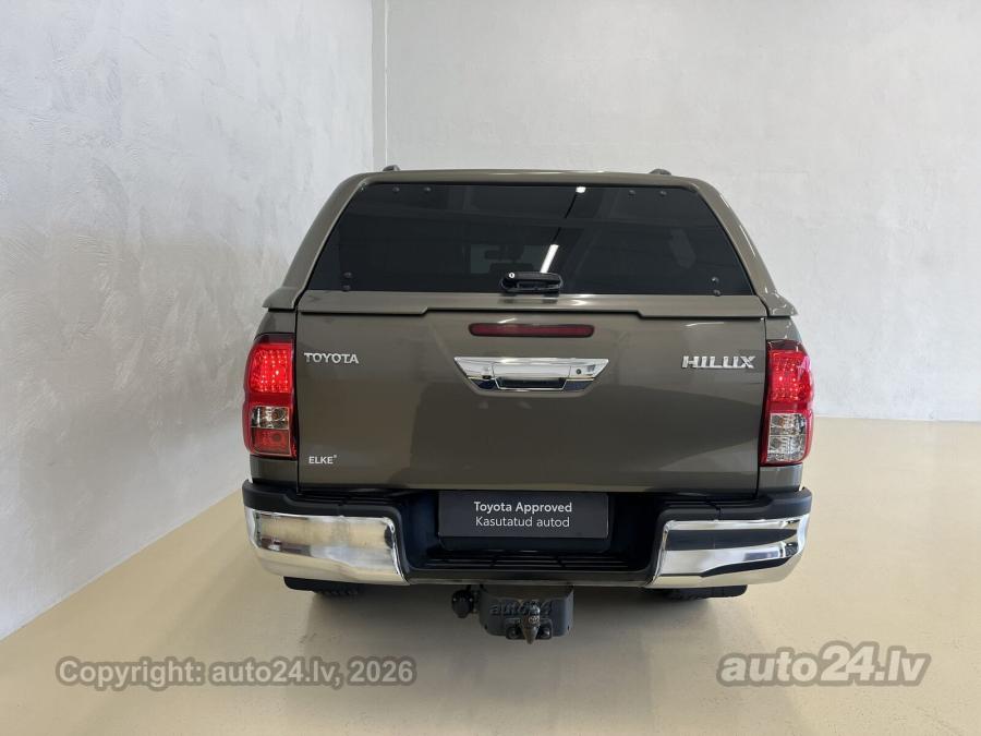 Brown Toyota Hilux 2021 in Rakvere, with an engine capacity of 2.80 L and mileage of 142 thousand km for 40490 €, photo 15 on AUTOMOTO.COM.LV