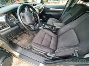 Brūns Toyota Hilux 2022 Rīga, ar dzinēja tilpumu 2.80 L un nobraukumu 145 tūkst. km par 32000 €, foto 13 vietnē AUTOMOTO.COM.LV