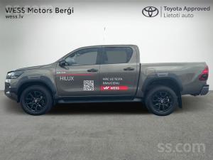 Brūns Toyota Hilux 2025 Rīga, ar dzinēja tilpumu 2.80 L un nobraukumu 3 tūkst. km par 54990 €, foto 3 vietnē AUTOMOTO.COM.LV