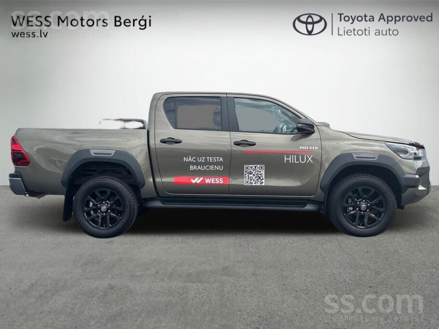Brūns Toyota Hilux 2025 Rīga, ar dzinēja tilpumu 2.80 L un nobraukumu 3 tūkst. km par 54990 €, foto 26 vietnē AUTOMOTO.COM.LV