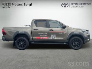 Brūns Toyota Hilux 2025 Rīga, ar dzinēja tilpumu 2.80 L un nobraukumu 3 tūkst. km par 54990 €, foto 26 vietnē AUTOMOTO.COM.LV