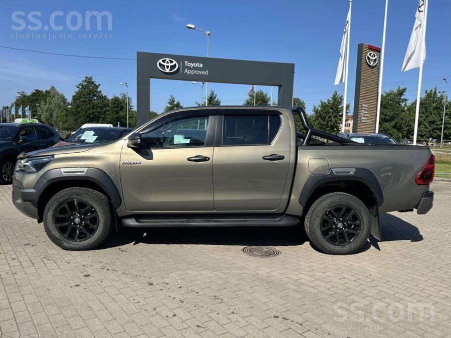 Brown Toyota Hilux 2025 in Liepaja, with an engine capacity of 2.80 L and mileage of 22 thousand km for 51300 €, photo 3 on AUTOMOTO.COM.LV