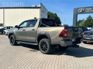 Brown Toyota Hilux 2025 in Liepaja, with an engine capacity of 2.80 L and mileage of 22 thousand km for 51300 €, photo 4 on AUTOMOTO.COM.LV