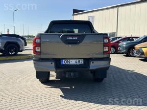 Brown Toyota Hilux 2025 in Liepaja, with an engine capacity of 2.80 L and mileage of 22 thousand km for 51300 €, photo 9 on AUTOMOTO.COM.LV