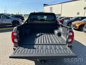Brown Toyota Hilux 2025 in Liepaja, with an engine capacity of 2.80 L and mileage of 22 thousand km for 51300 €, photo 10 on AUTOMOTO.COM.LV