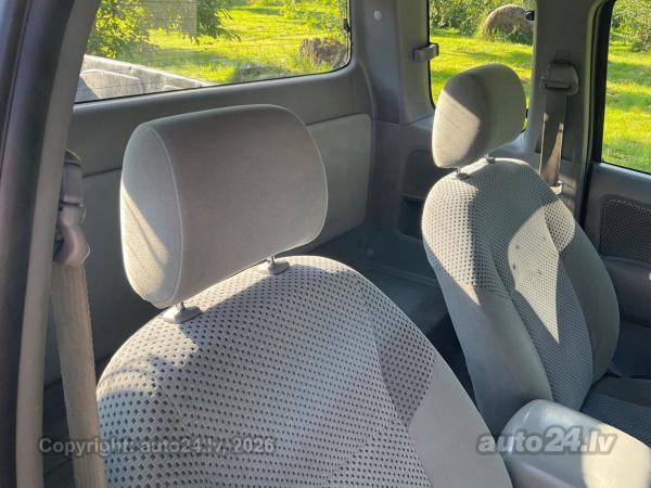 Toyota Hilux 2007 in Kilingi-Nomme, with an engine capacity of 2.50 L and mileage of 367 thousand km for 9990 €, photo 8 on AUTOMOTO.COM.LV