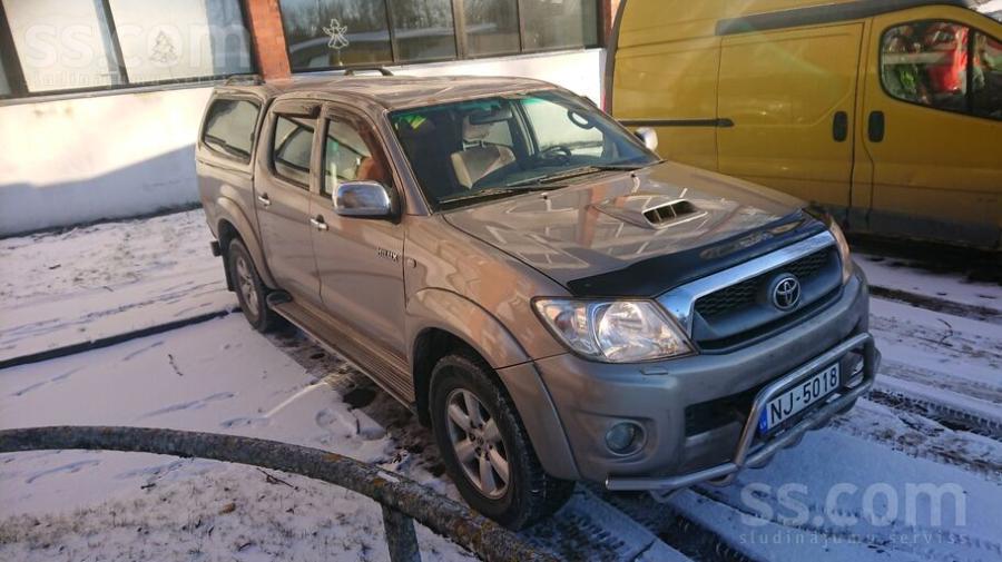 Toyota Hilux 2011 in Riga, with an engine capacity of 3.00 L and mileage of 448 thousand km for 12100 €, photo 2 on AUTOMOTO.COM.LV
