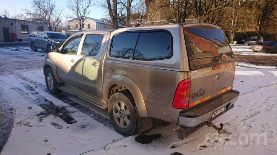 Toyota Hilux 2011 in Riga, with an engine capacity of 3.00 L and mileage of 448 thousand km for 12100 €, photo 3 on AUTOMOTO.COM.LV