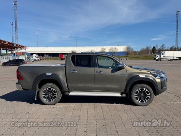Toyota Hilux 2023 Tallina, ar dzinēja tilpumu 2.80 L un nobraukumu 30 tūkst. km par 53900 €, foto 2 vietnē AUTOMOTO.COM.LV