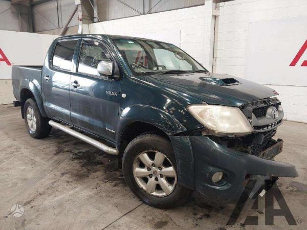 Green Toyota Hilux 2012 in Alytus, with an engine capacity of 2.98 L and mileage of 280 thousand km for 3900 €, photo 1 on AUTOMOTO.COM.LV