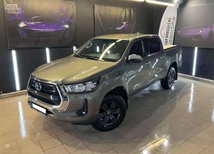 Zaļš Toyota Hilux 2023 Avižieniai, ar dzinēja tilpumu 2.80 L un nobraukumu 197 tūkst. km par 33500 €, foto  vietnē AUTOMOTO.COM.LV