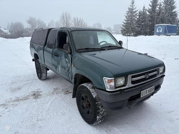 Green Toyota Hilux 1999 in Kelme, with an engine capacity of 2.44 L and mileage of 400 thousand km for 3750 €, photo 3 on AUTOMOTO.COM.LV