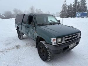 Green Toyota Hilux 1999 in Kelme, with an engine capacity of 2.44 L and mileage of 400 thousand km for 3750 €, photo 3 on AUTOMOTO.COM.LV
