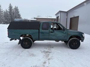 Green Toyota Hilux 1999 in Kelme, with an engine capacity of 2.44 L and mileage of 400 thousand km for 3750 €, photo 4 on AUTOMOTO.COM.LV