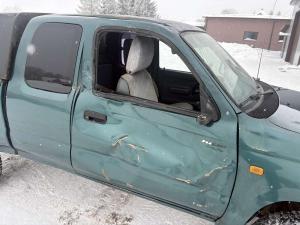 Green Toyota Hilux 1999 in Kelme, with an engine capacity of 2.44 L and mileage of 400 thousand km for 3750 €, photo 9 on AUTOMOTO.COM.LV