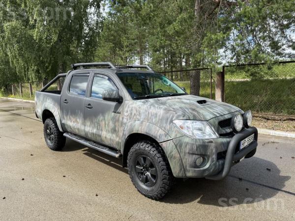 Зеленый Тойота Хайлюкс 2011 в Валка, объемом двигателя 3.00 л и пробегом 280 тыс. км за 13400 €, фото 1 на AUTOMOTO.COM.LV