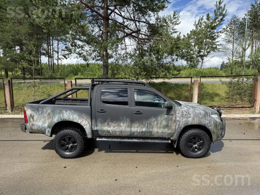 Green Toyota Hilux 2011 in Valka, with an engine capacity of 3.00 L and mileage of 280 thousand km for 13400 €, photo 3 on AUTOMOTO.COM.LV