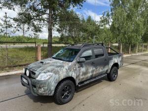Green Toyota Hilux 2011 in Valka, with an engine capacity of 3.00 L and mileage of 280 thousand km for 13400 €, photo 5 on AUTOMOTO.COM.LV