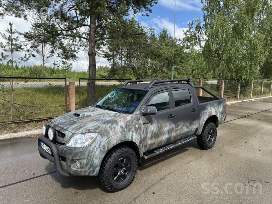 Green Toyota Hilux 2011 in Valka, with an engine capacity of 3.00 L and mileage of 280 thousand km for 13400 €, photo 5 on AUTOMOTO.COM.LV
