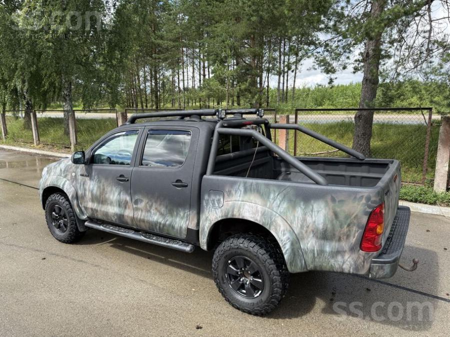 Green Toyota Hilux 2011 in Valka, with an engine capacity of 3.00 L and mileage of 280 thousand km for 13400 €, photo 6 on AUTOMOTO.COM.LV