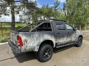 Green Toyota Hilux 2011 in Valka, with an engine capacity of 3.00 L and mileage of 280 thousand km for 13400 €, photo 7 on AUTOMOTO.COM.LV