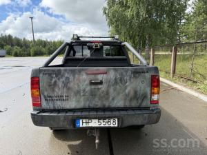 Green Toyota Hilux 2011 in Valka, with an engine capacity of 3.00 L and mileage of 280 thousand km for 13400 €, photo 11 on AUTOMOTO.COM.LV