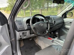 Green Toyota Hilux 2011 in Valka, with an engine capacity of 3.00 L and mileage of 280 thousand km for 13400 €, photo 12 on AUTOMOTO.COM.LV