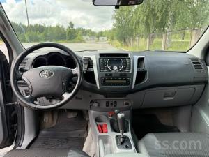 Green Toyota Hilux 2011 in Valka, with an engine capacity of 3.00 L and mileage of 280 thousand km for 13400 €, photo 13 on AUTOMOTO.COM.LV