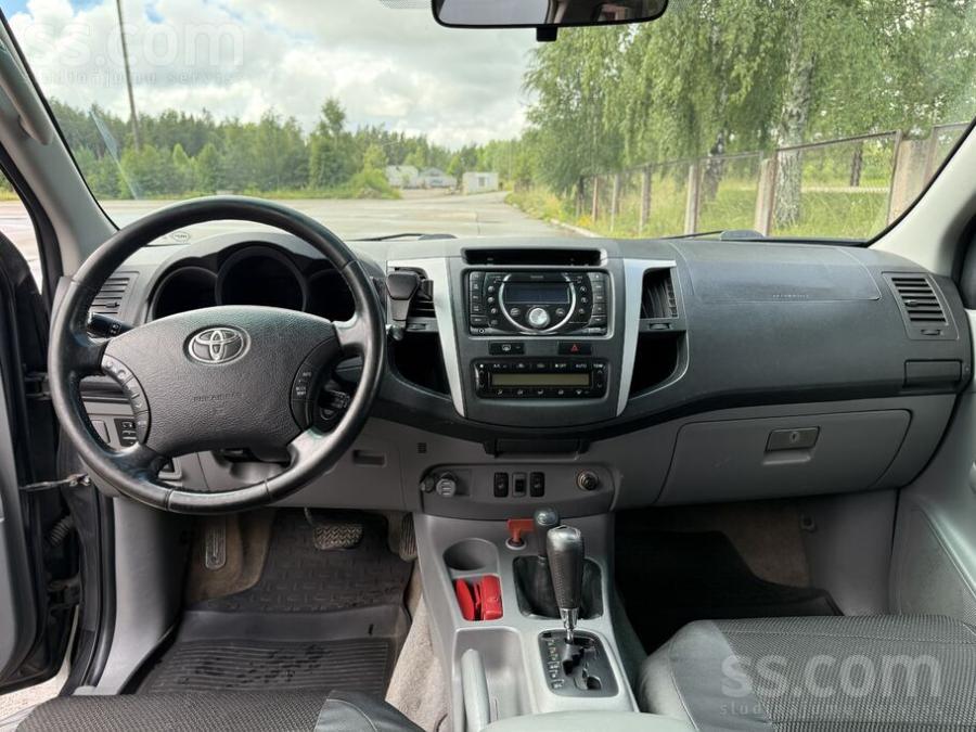 Green Toyota Hilux 2011 in Valka, with an engine capacity of 3.00 L and mileage of 280 thousand km for 13400 €, photo 13 on AUTOMOTO.COM.LV