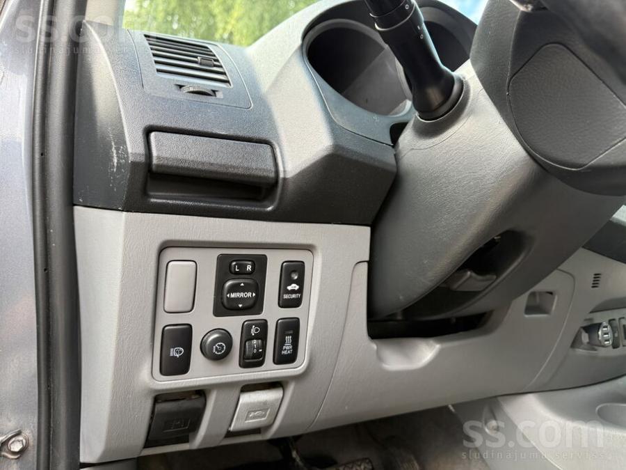 Green Toyota Hilux 2011 in Valka, with an engine capacity of 3.00 L and mileage of 280 thousand km for 13400 €, photo 14 on AUTOMOTO.COM.LV