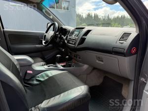 Green Toyota Hilux 2011 in Valka, with an engine capacity of 3.00 L and mileage of 280 thousand km for 13400 €, photo 15 on AUTOMOTO.COM.LV