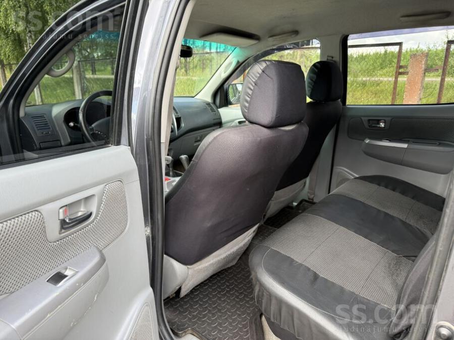 Green Toyota Hilux 2011 in Valka, with an engine capacity of 3.00 L and mileage of 280 thousand km for 13400 €, photo 18 on AUTOMOTO.COM.LV