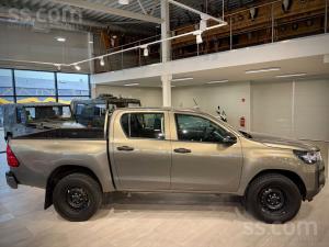 Green Toyota Hilux 2021 in Dobele, with an engine capacity of 2.40 L and mileage of 134 thousand km for 27550 €, photo 3 on AUTOMOTO.COM.LV