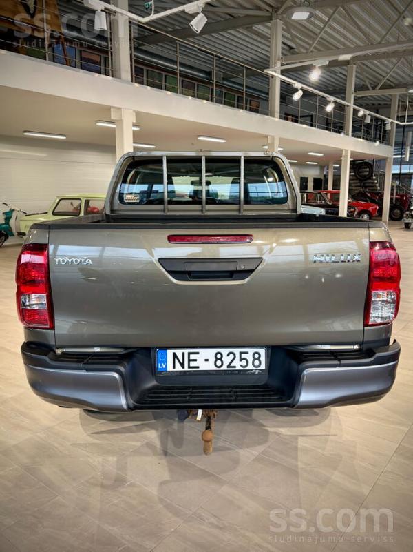 Green Toyota Hilux 2021 in Dobele, with an engine capacity of 2.40 L and mileage of 134 thousand km for 27550 €, photo 4 on AUTOMOTO.COM.LV