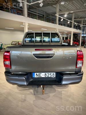 Green Toyota Hilux 2021 in Dobele, with an engine capacity of 2.40 L and mileage of 134 thousand km for 27550 €, photo 5 on AUTOMOTO.COM.LV