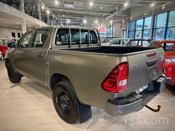 Green Toyota Hilux 2021 in Dobele, with an engine capacity of 2.40 L and mileage of 134 thousand km for 27550 €, photo 5 on AUTOMOTO.COM.LV