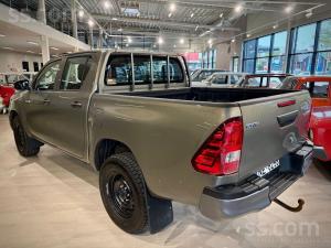 Green Toyota Hilux 2021 in Dobele, with an engine capacity of 2.40 L and mileage of 134 thousand km for 27550 €, photo 6 on AUTOMOTO.COM.LV