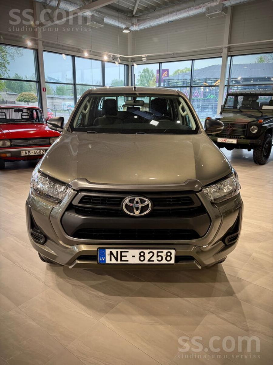 Green Toyota Hilux 2021 in Dobele, with an engine capacity of 2.40 L and mileage of 134 thousand km for 27550 €, photo 9 on AUTOMOTO.COM.LV