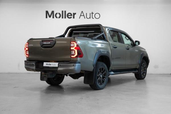 Green Toyota Hilux 2022 in Vilnius, with an engine capacity of 2.80 L and mileage of 86 thousand km for 38900 €, photo 3 on AUTOMOTO.COM.LV