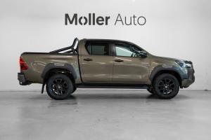 Zaļš Toyota Hilux 2022 Viļņa, ar dzinēja tilpumu 2.80 L un nobraukumu 86 tūkst. km par 38900 €, foto 5 vietnē AUTOMOTO.COM.LV