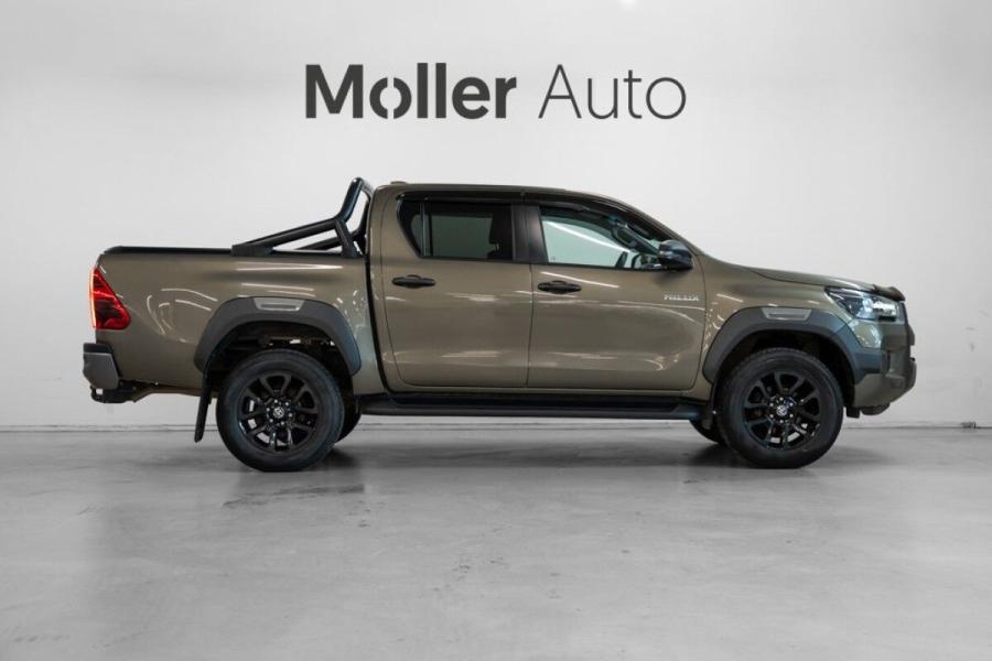 Zaļš Toyota Hilux 2022 Viļņa, ar dzinēja tilpumu 2.80 L un nobraukumu 86 tūkst. km par 38900 €, foto 5 vietnē AUTOMOTO.COM.LV