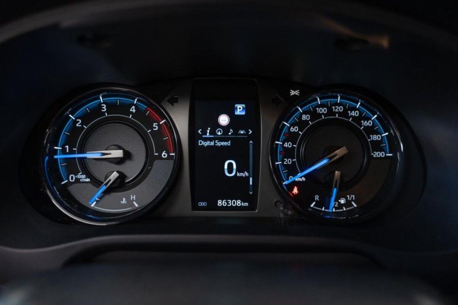 Zaļš Toyota Hilux 2022 Viļņa, ar dzinēja tilpumu 2.80 L un nobraukumu 86 tūkst. km par 38900 €, foto 12 vietnē AUTOMOTO.COM.LV