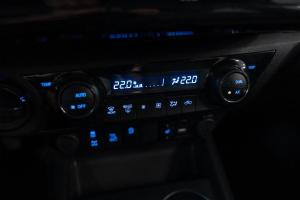 Zaļš Toyota Hilux 2022 Viļņa, ar dzinēja tilpumu 2.80 L un nobraukumu 86 tūkst. km par 38900 €, foto 17 vietnē AUTOMOTO.COM.LV