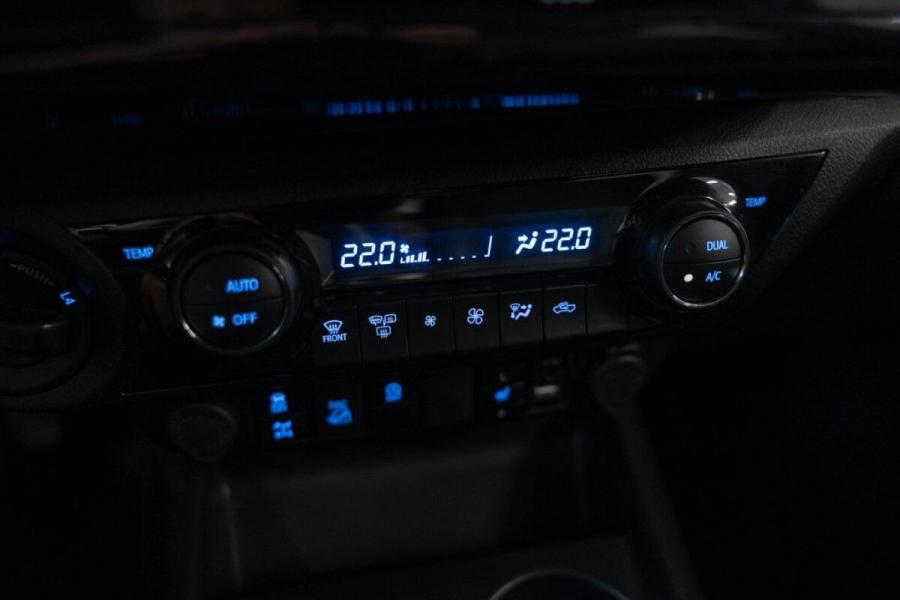 Zaļš Toyota Hilux 2022 Viļņa, ar dzinēja tilpumu 2.80 L un nobraukumu 86 tūkst. km par 38900 €, foto 17 vietnē AUTOMOTO.COM.LV